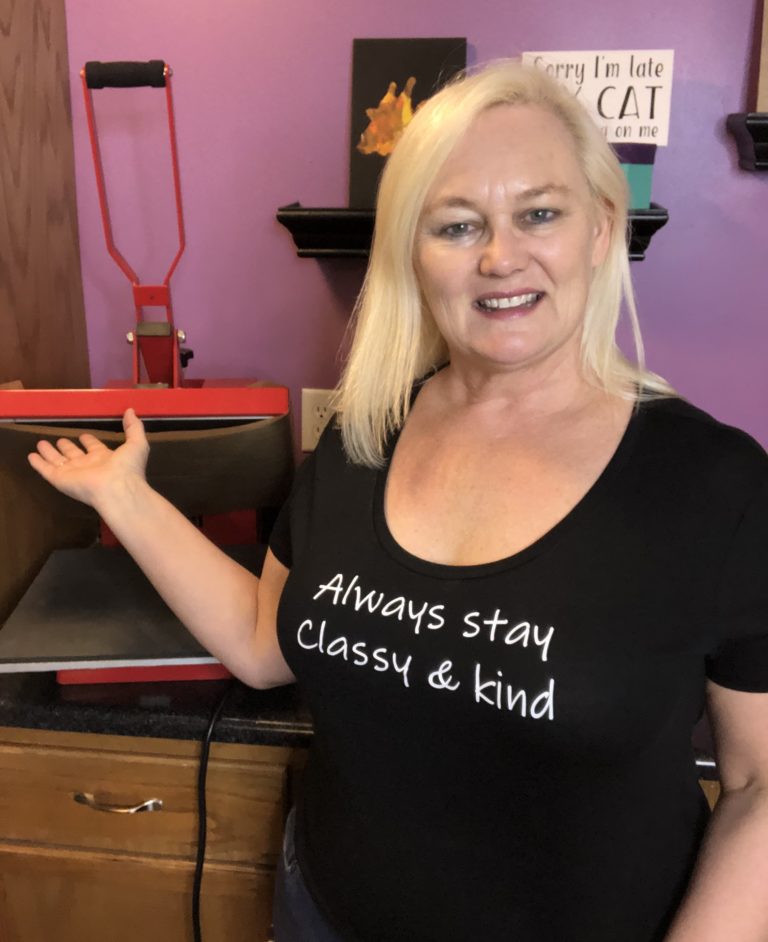 Heat Press: Clam Shell or Swing Away | Lori Apgar Creates